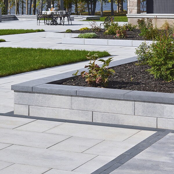 Permacon Orion Concrete Retaining Wall | Van Beek's